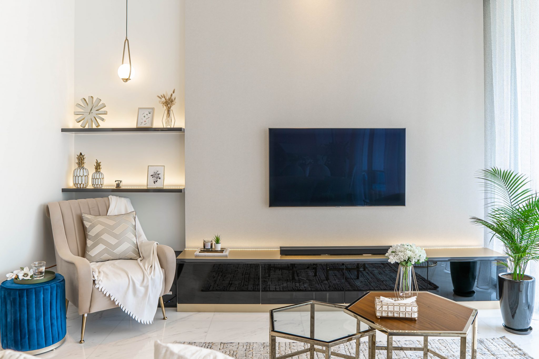 10 Clean-cut TV Feature Wall Design